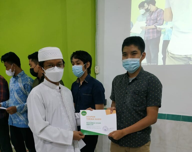 Santri MDT Al Fattah Kalasan Terima Penghargaan Lomba MTQ 2021 - JOGJA ...