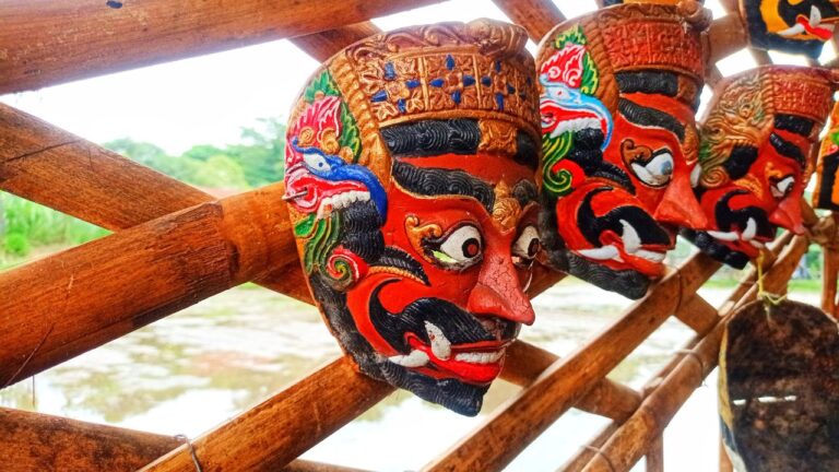 Seni Ukir Tradisional dari Indonesia Warisan Budaya Bernilai Tinggi ...